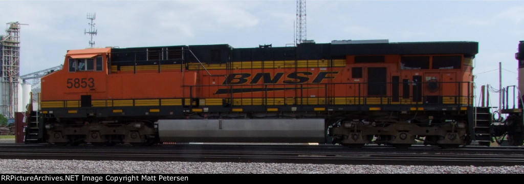 BNSF 5853